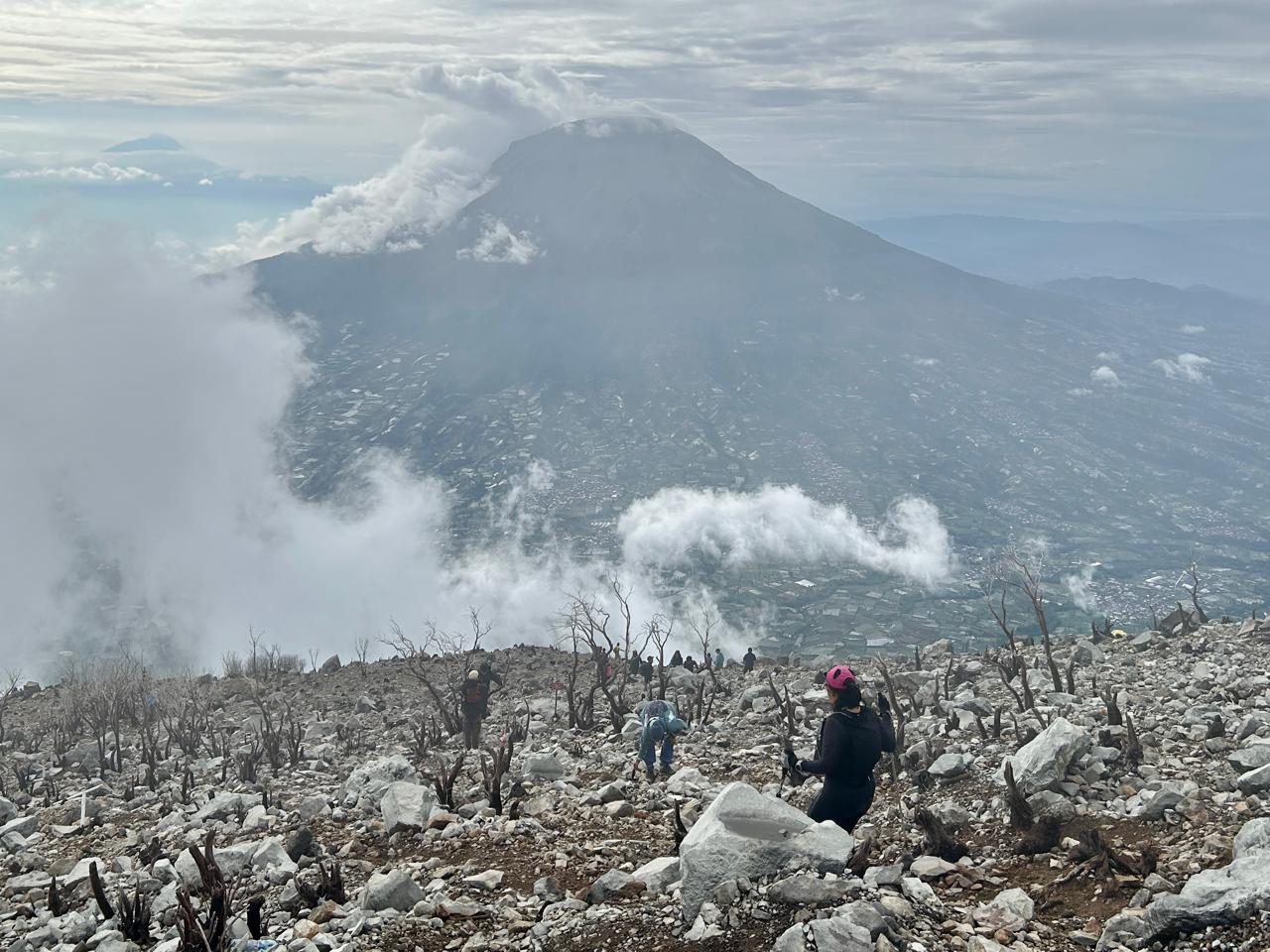 Tektok Sindoro via Kledung 10 Jam - Indonesia A-Z